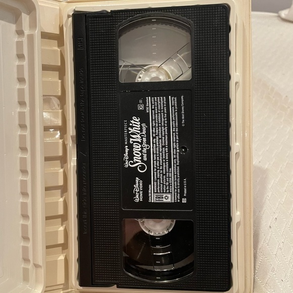 Media | Snow White Vhs | Poshmark